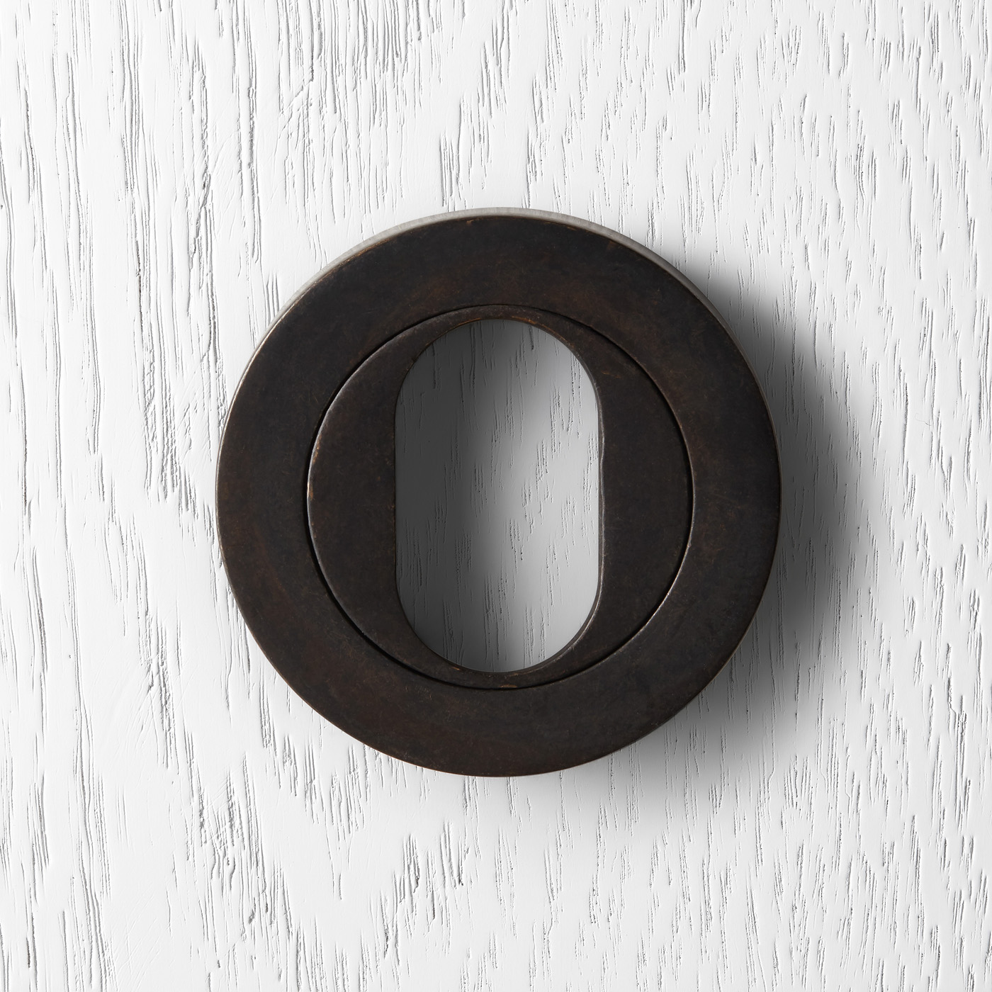 ESCUTCHEON L