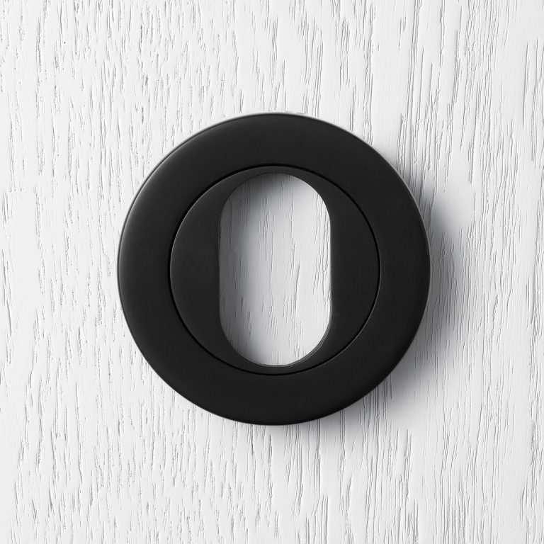 ESCUTCHEON L