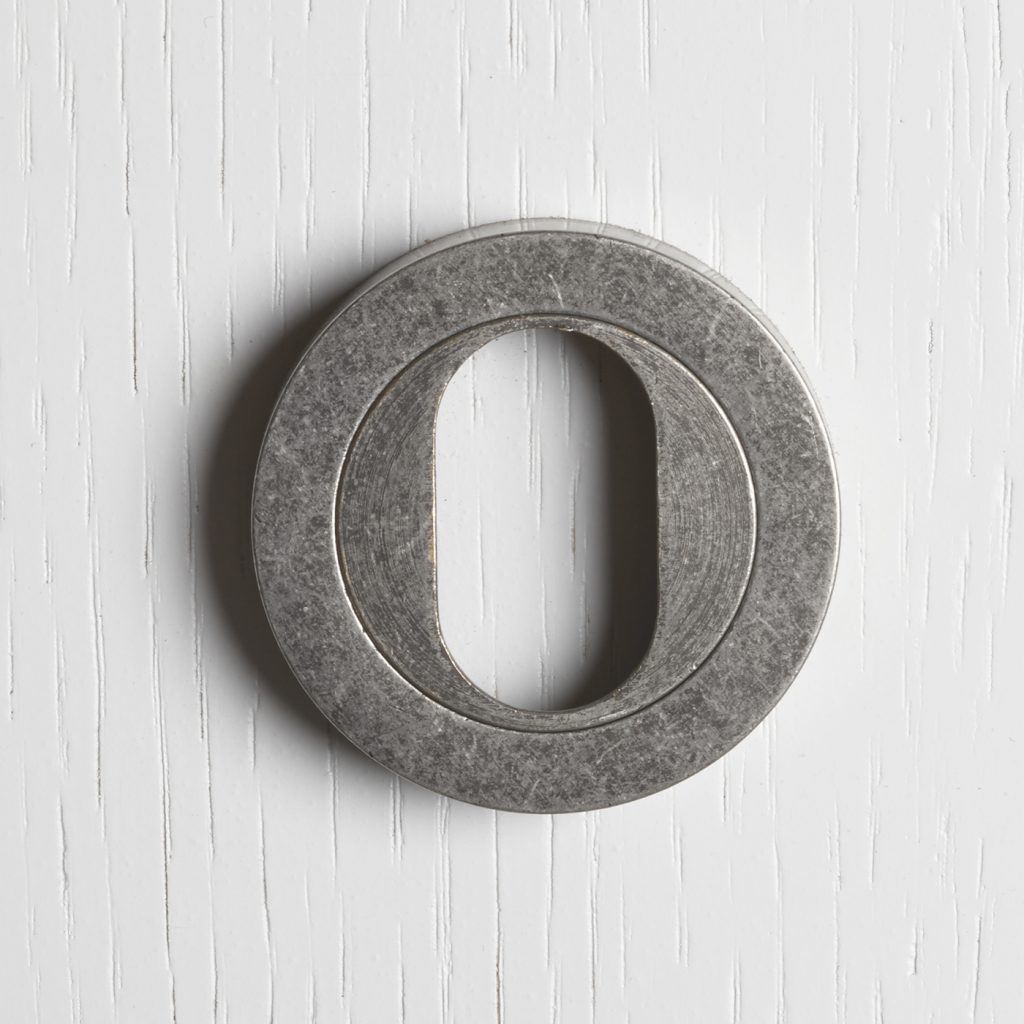 ESCUTCHEON L