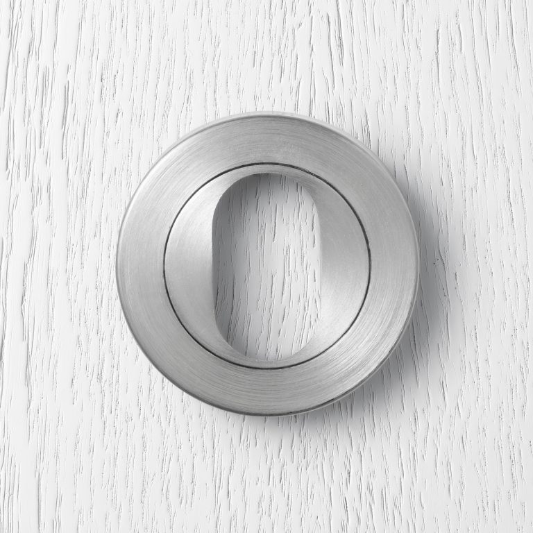 ESCUTCHEON L