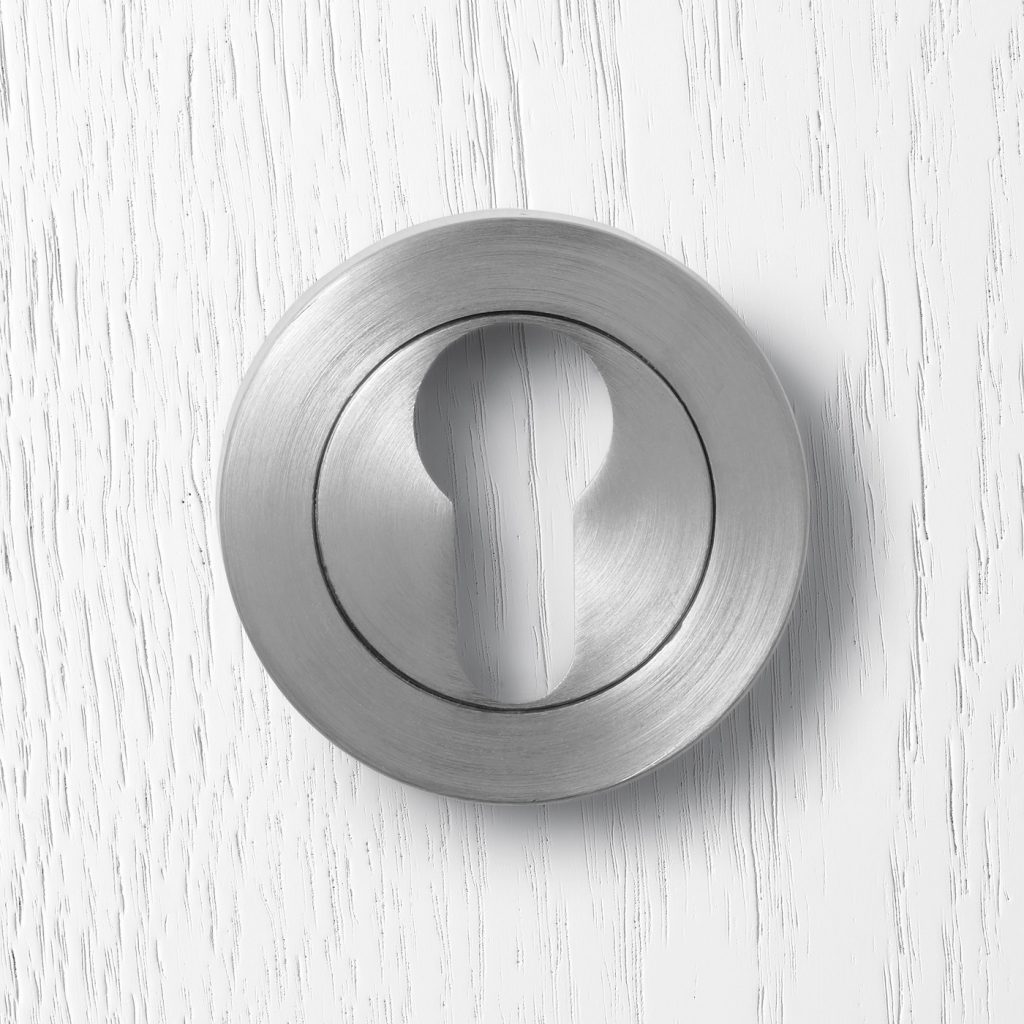 ESCUTCHEON YOKE